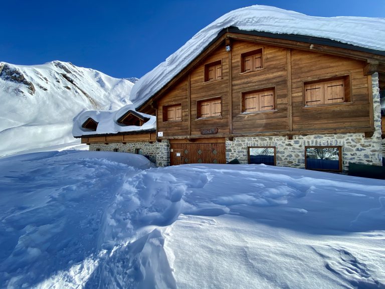 VAL FERRET - RIFUGIO BONATTI in inverno - Io mi muovo